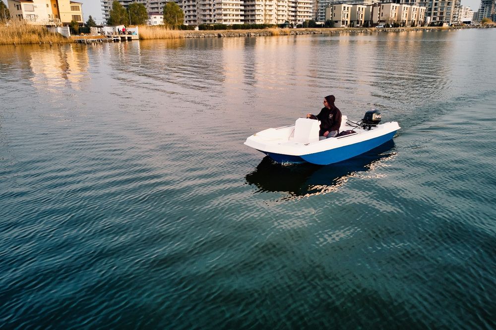 Barca trimaran bassboat - model Drifter Constanta • OLX.ro