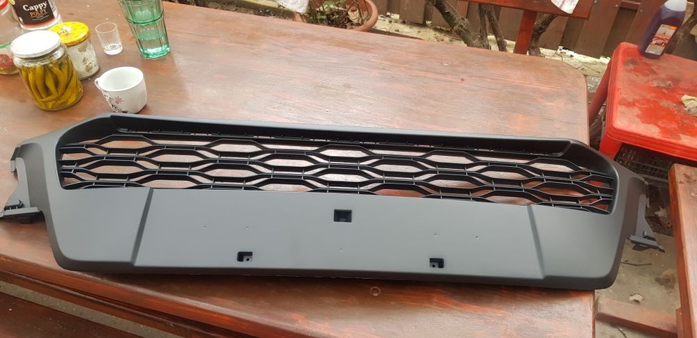 Grila inferioara Dacia Sandero Stepway 2017_2018_2019_2020 Bucuresti Sectorul 1 • OLX.ro