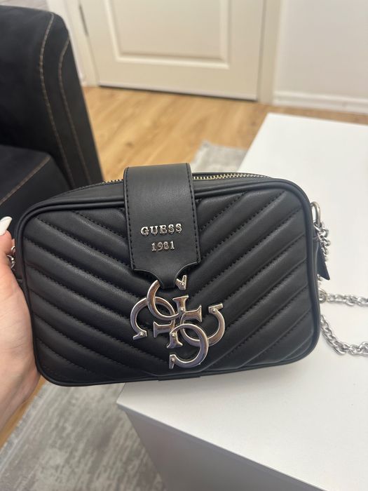 Продавам чанта на Guess с. Бенковски • OLX.bg