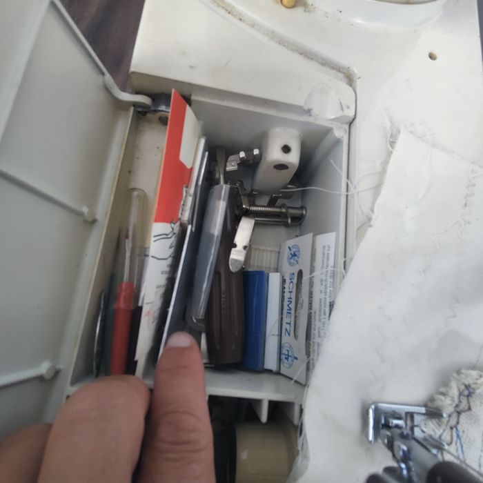 За Майстори Singer и Eva super гр. Хасково Червена стена • OLX.bg