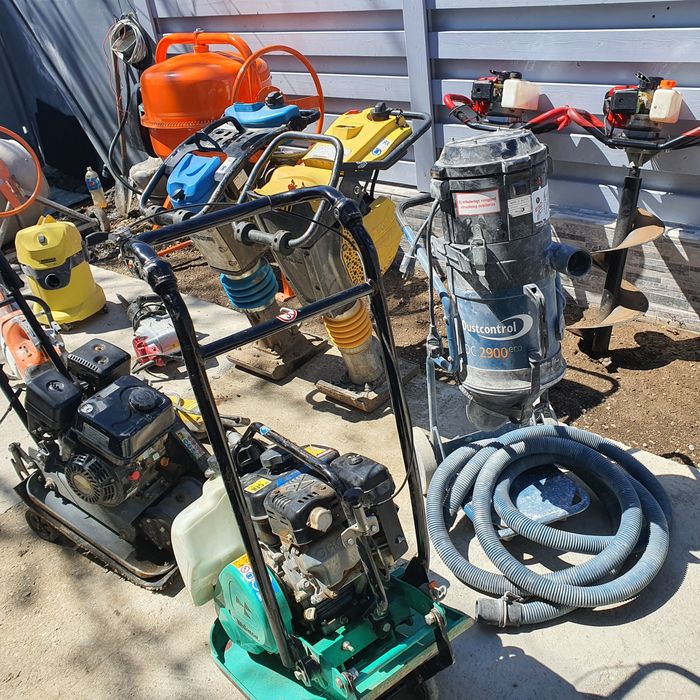 Inchiriez compactor mai pamant, betoniera,picamer,placa vibranta ...