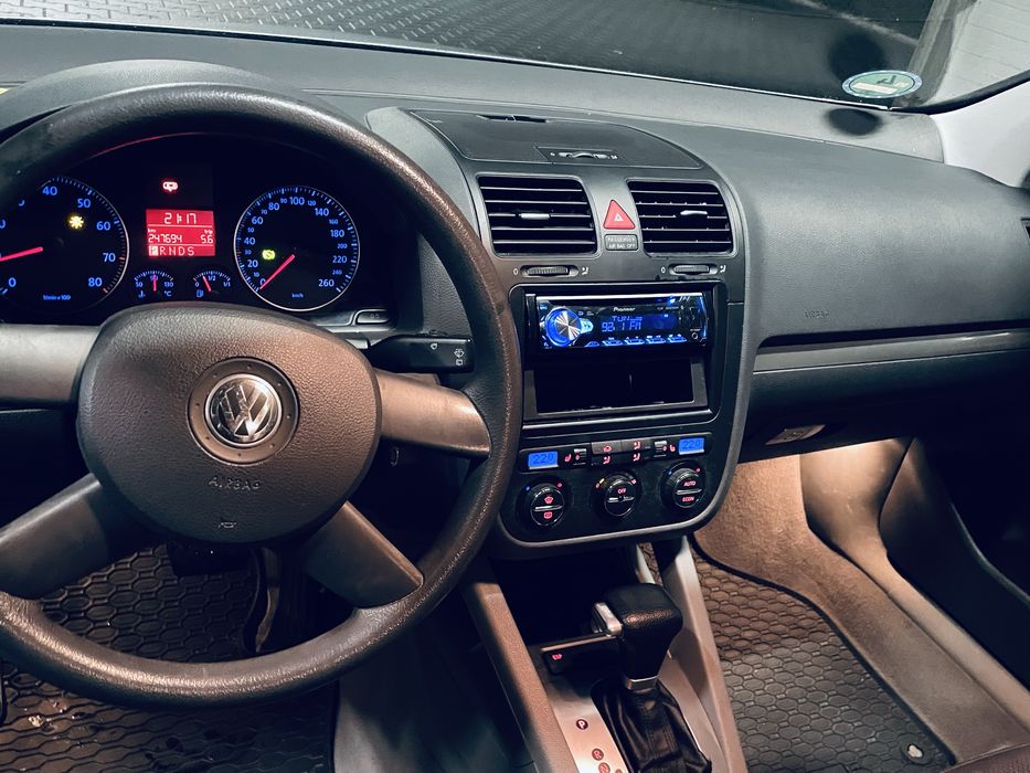 Wolkswagen golf 5 automat Arad • OLX.ro