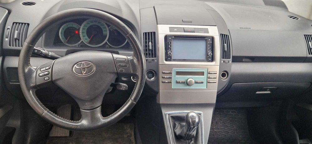 Toyota Corolla Verso cu 7 Locuri Brasov • OLX.ro