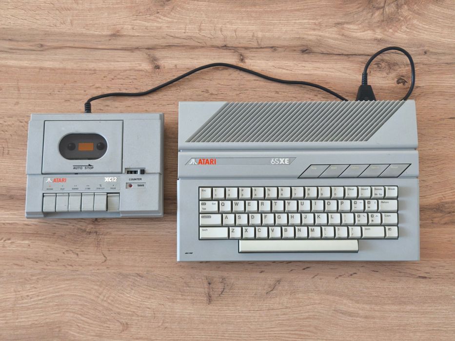 Retro calculator Atari 65XE + cassette recorder Atari XC12 Oradea • OLX.ro