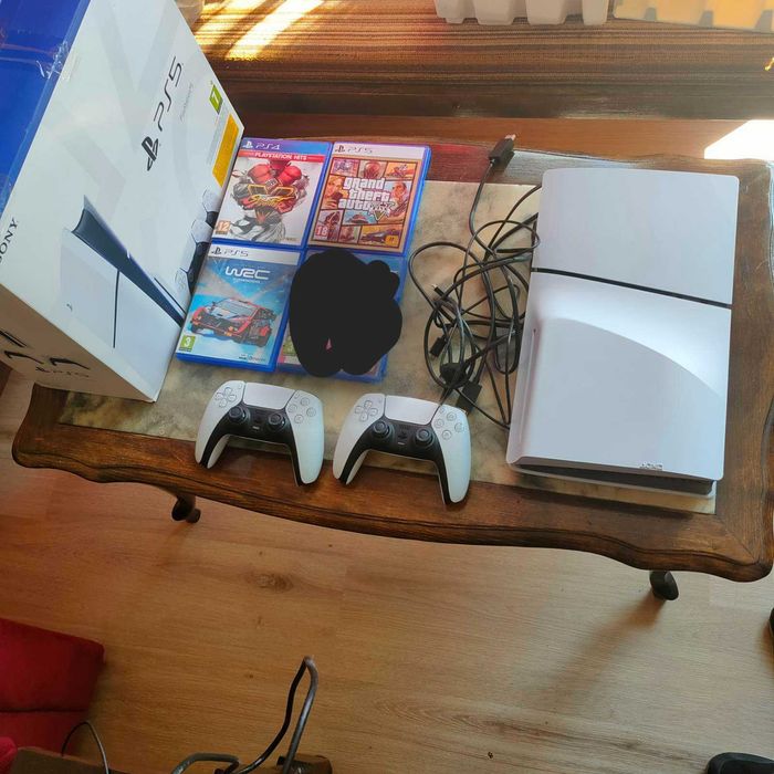 Продавам PS 5 с 3 игри гр. Радомир • OLX.bg