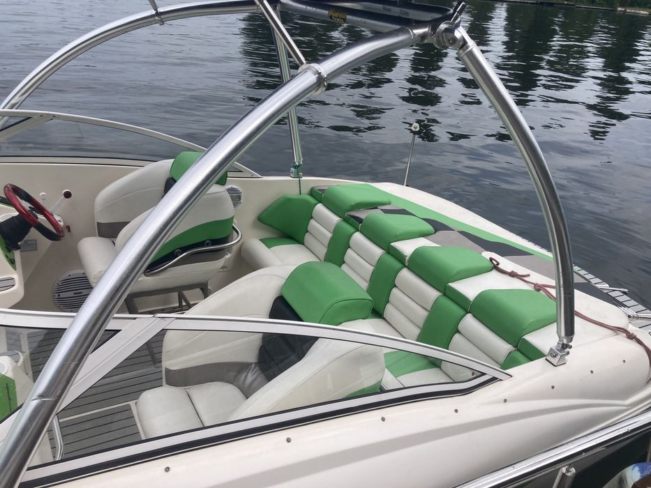 Barca Rinker Captiva 262 SS motor 8.2 425 cai Izvorani • OLX.ro