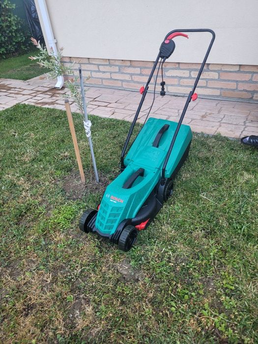 Masina de tuns iarba BOSCH Timisoara • OLX.ro
