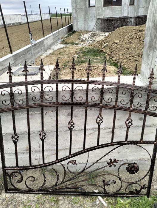 Panou fier forjat executăm chiar după modelul clientului Roman • OLX.ro