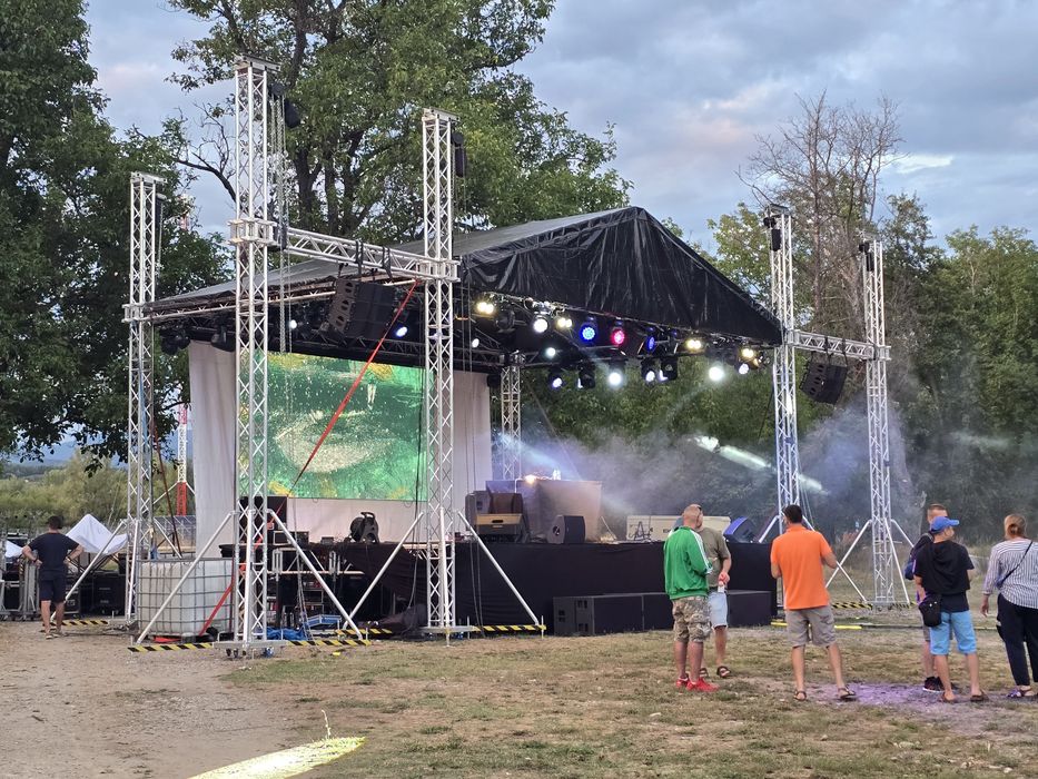 Inchiriez scena completa Catelu • OLX.ro