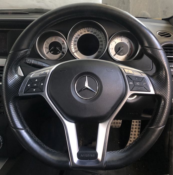 Volan Mercedes C Klasse W204 AMG Dealu Mare • OLX.ro