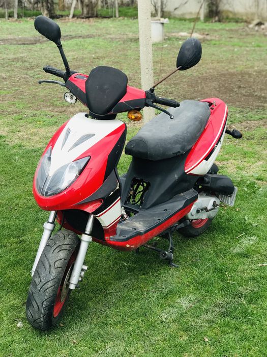 Продавам скутер гр. Сливен Център • OLX.bg