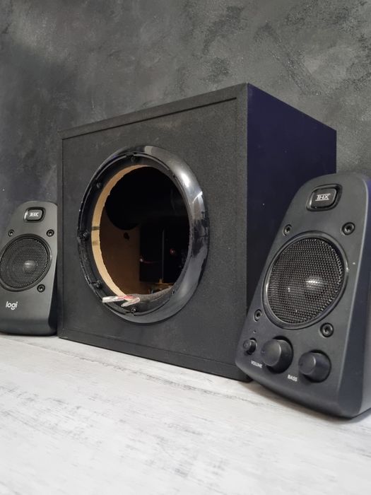 Logitech Z623 2.1-fara difuzor bass,amplificator/sateliti functionali ...