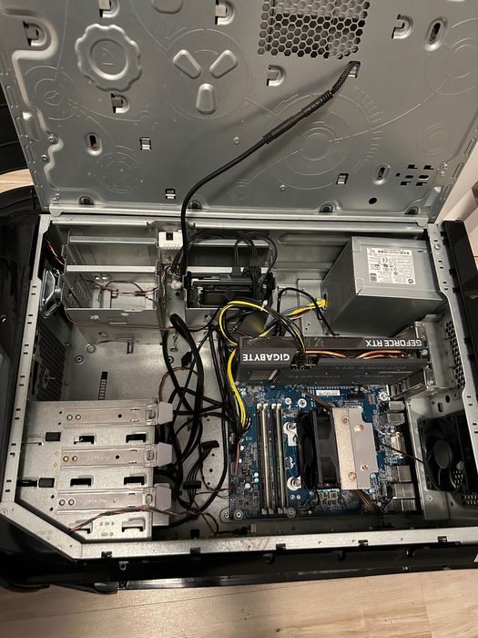 Calculator pc gaming editare Xeon SSD RTX 3060Ti carcasa Alienware RGB ...