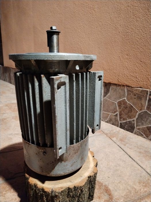 Motor electric trifazic 220/380V Electromotor 1.5 kW Timisoara • OLX.ro