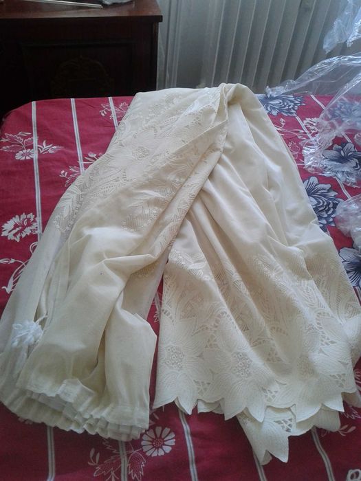 Perdele noi crem si rosu, 180 cm inalt x 160 cm lat, rejansa reglabila ...