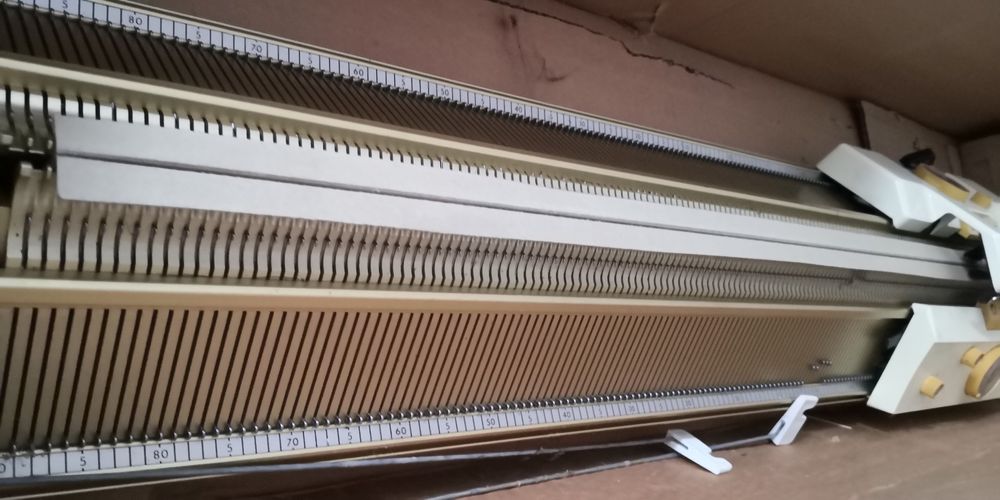 Masina tricotaj Singer 2100-2200 noua Deve • OLX.ro
