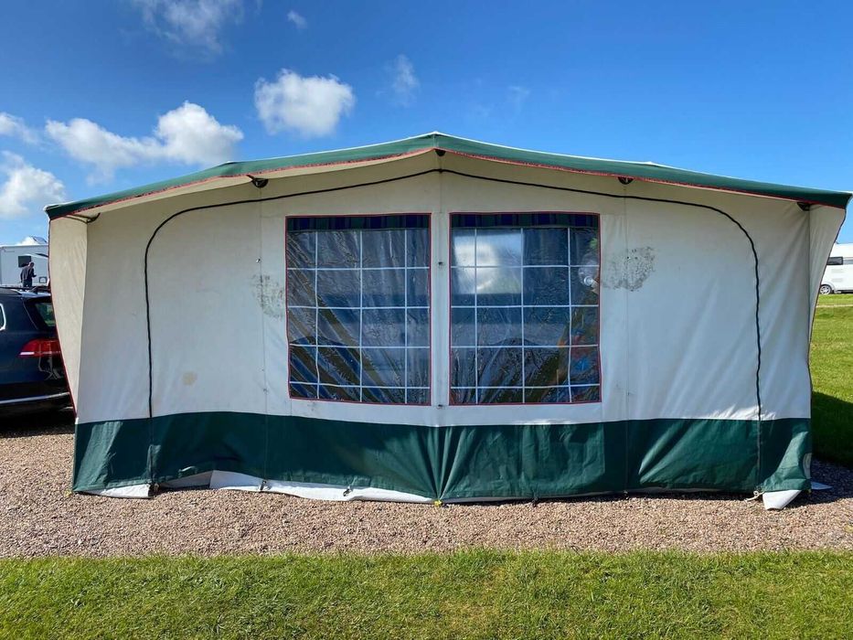 Rulota Caravana Camper Remorca Cort pliabil 6 persoane schimb cu auto ...