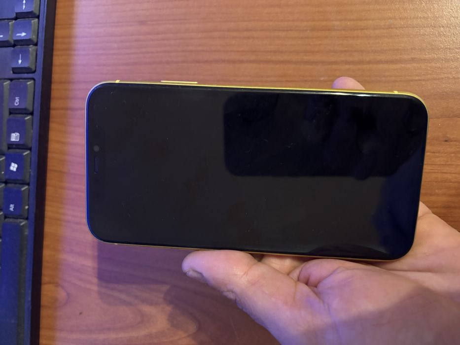 Iphone 11 galben de vanzare Sibiu • OLX.ro