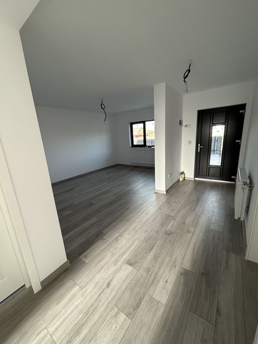 Casa Bacau Serbanesti (zona targ auto) Bacau • OLX.ro