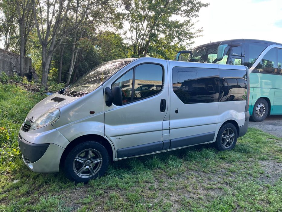 Opel Vivaro 8+1 locuri Tismana • OLX.ro