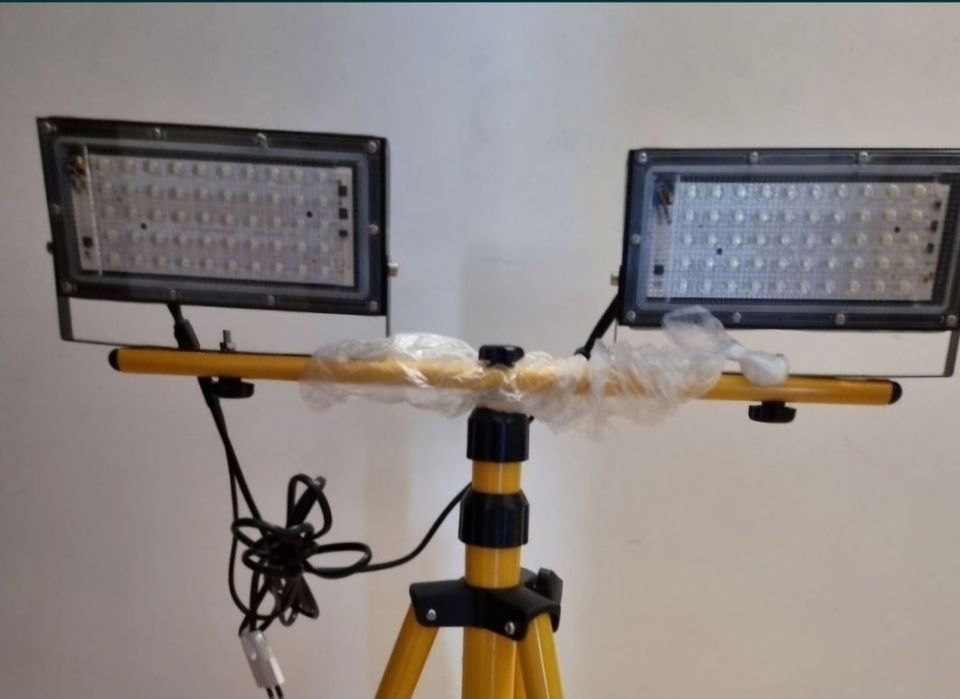 Set 2 reflectoare led + trepied cu 3 segmente, 220v-100w, ideal campi ...