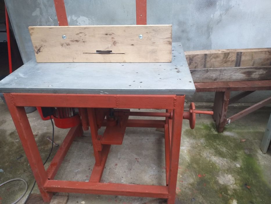 Abrict cu grosime plus freza verticala pentru (lemn) Oradea • OLX.ro