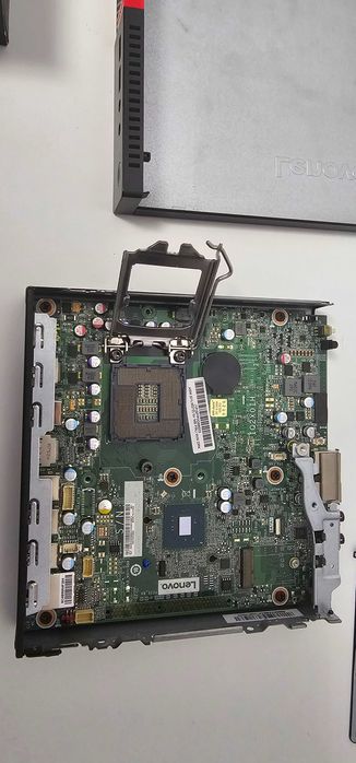 Unitate mini pc lenovo thinkcentre m710q Iasi • OLX.ro