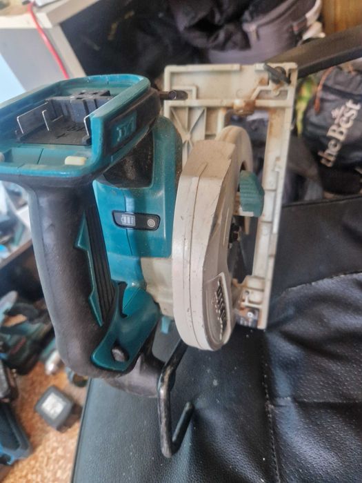 Акумулаторен ръчен циркуляр Makita DHS680 18V Brushless гр. Сопот • OLX.bg