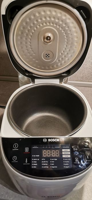 Мултикукър Bosch MUC11W12, 940 W, 5 L, 48 програми гр. София Подуяне • OLX.bg
