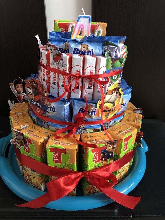 Tort din dulciuri gradinita Moristi • OLX.ro