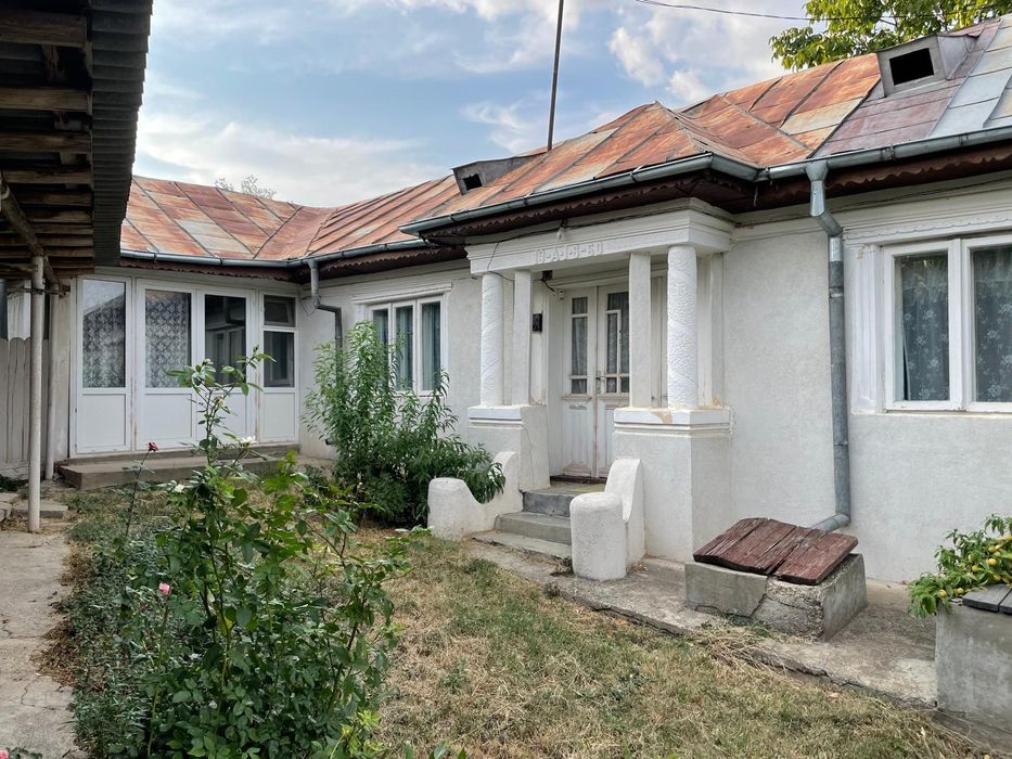 Casa din paianta Padureni • OLX.ro