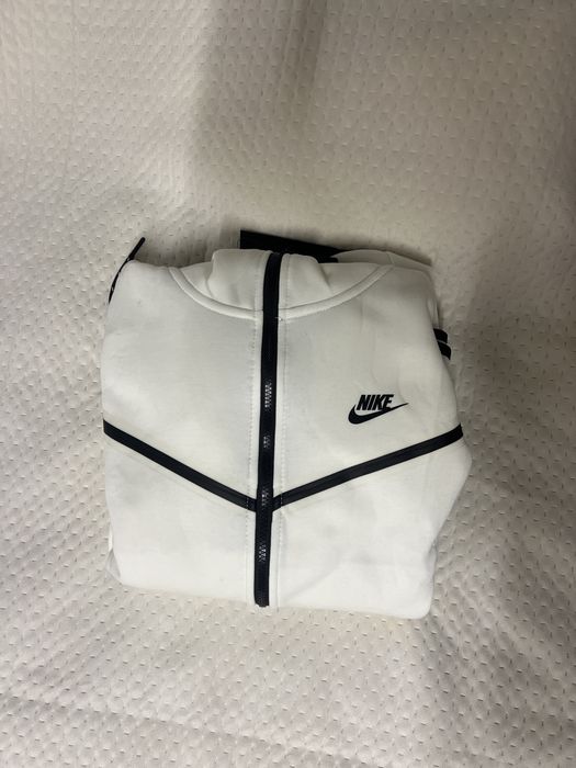 Nike Tech fleece alb full Satu Mare • OLX.ro