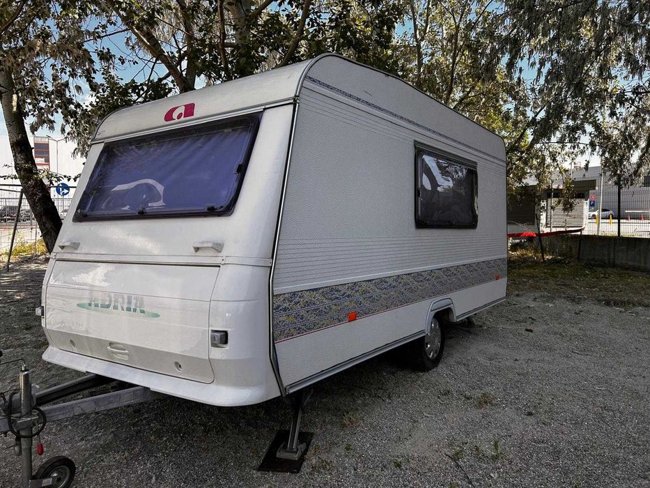 Rulota ADRIA UNICA 430–1000 kg, panou solar, cort exterior si butelie ...