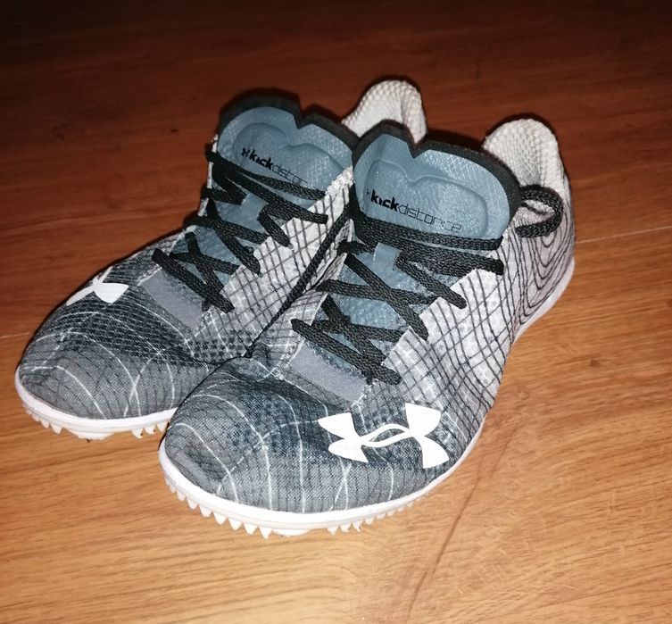 Adidași under armour Racing cu țepi Negostina • OLX.ro