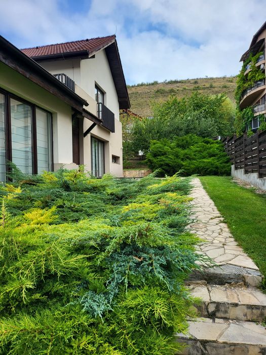 Vând casa Floresti Strada Stejarului ( posibila amenajare grădinita ...