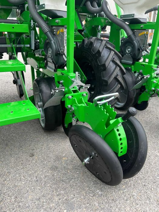 Semanatoare porumb / plante prasitoare Botoroaga • OLX.ro