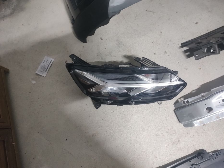 Bara fata, far dreapta, traversa, trager Sandero stepway 2021-2022 Bascov • OLX.ro