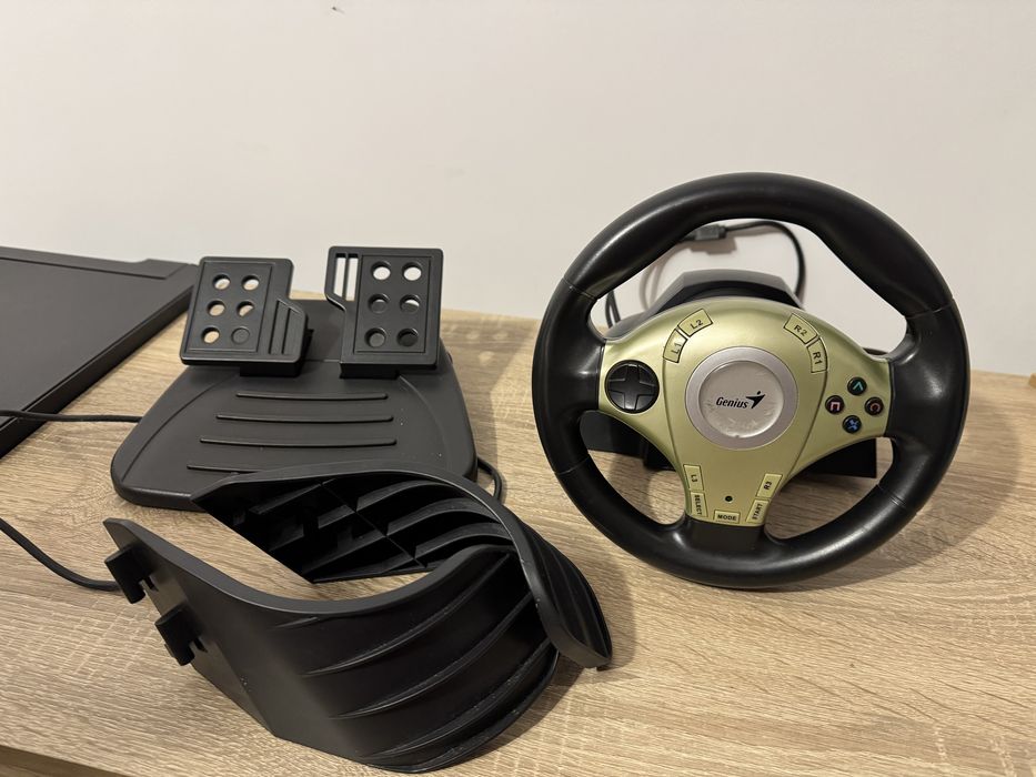 Volan pentru PC/PS2 Genius + pedale Iasi • OLX.ro