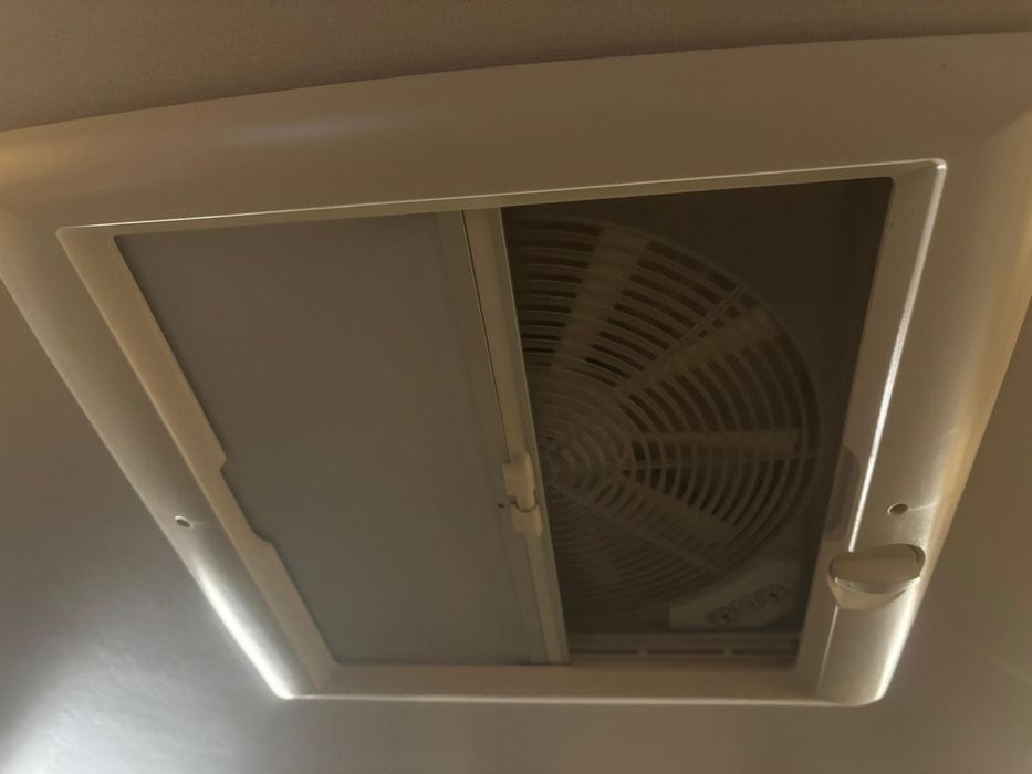 Trapa 40x40 pentru acoperis rulota/ autorulota THULE cu ventilator ...