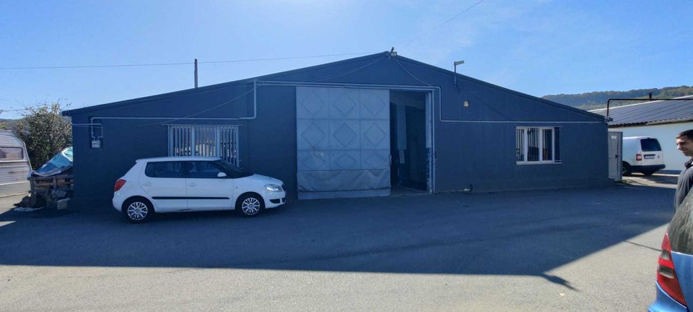 INCHIRIEZ HALA/DEPOZIT - Curte asfaltata si birouri 1800 mp Floresti ...