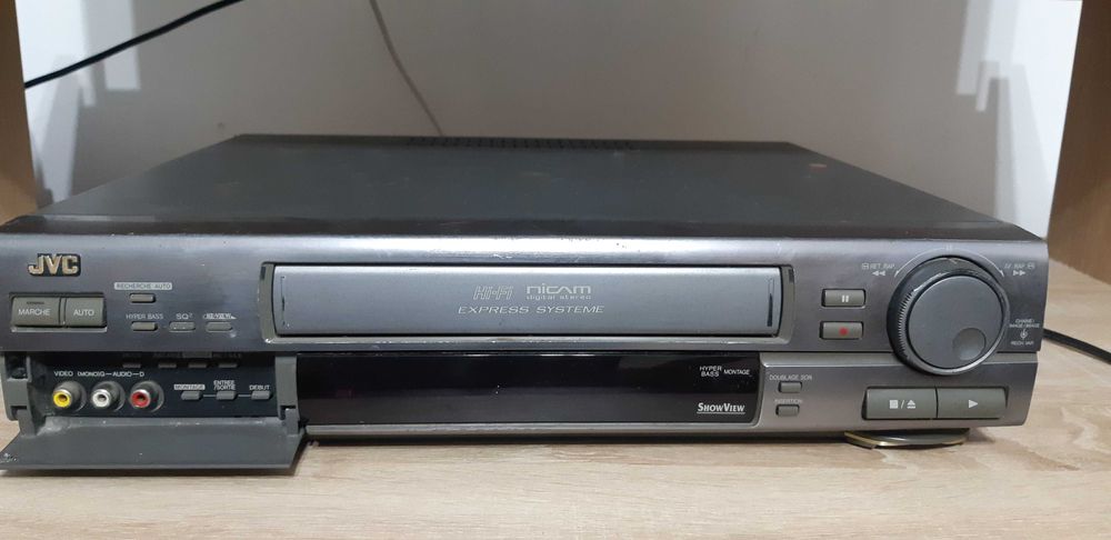 VHS Recorder JVC HR-J825MS cu 6 capete, decodare casete VHS codate Roman • OLX.ro