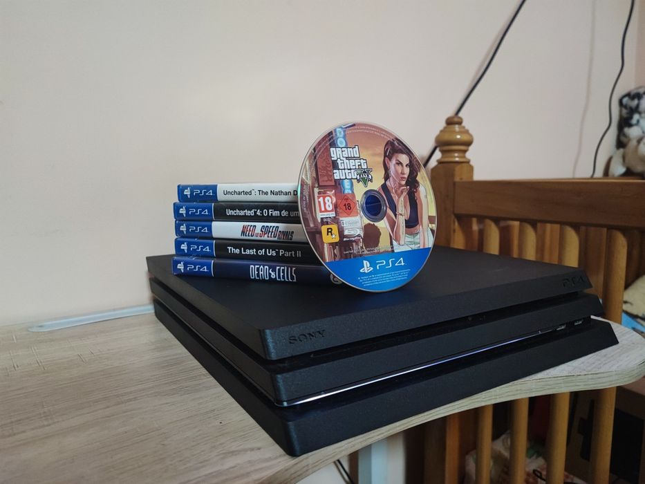 PlayStation 4 Pro 1TB + джойстик гр. София Банишора • OLX.bg