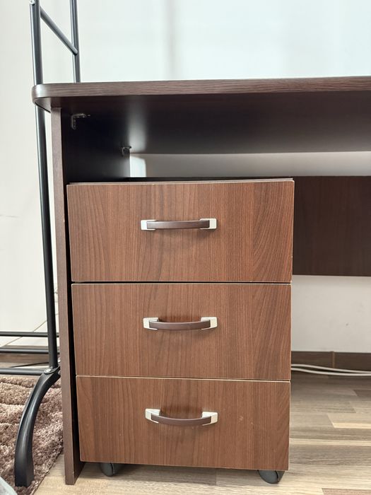 Birou + rollbox, in stare foarte buna Bucuresti Sectorul 1 • OLX.ro