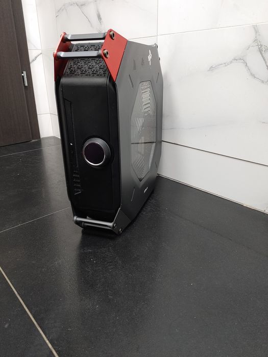 Carcasa itx Gaming ASRock M8 BMW Display OLED Model rar găsit SFX PSU ...