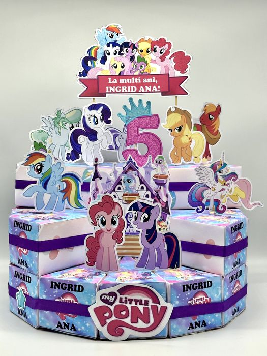 Tort din cutii carton, cu dulciuri ambalate pentru gradinita, scoala ...