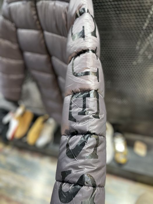 Geaca Dama GUESS /S/ Lunga /Outlet House Duna Brasov • OLX.ro