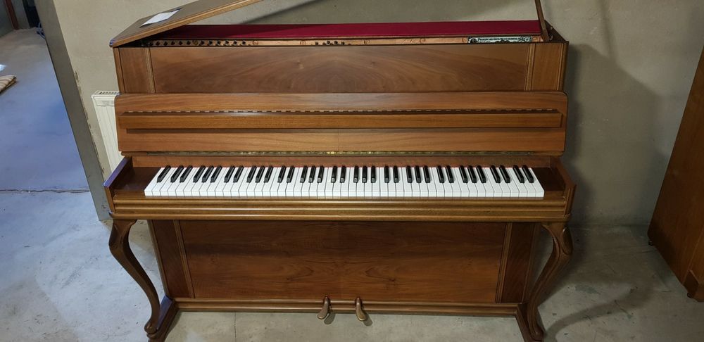 Vând pianine din import (marci consacrate) Suceava • OLX.ro