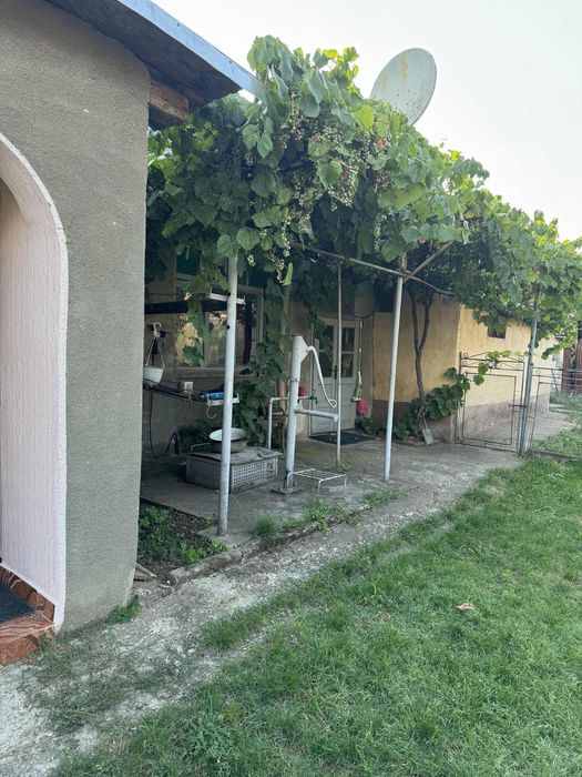 Vând casă în comuna Semlac Semlac • OLX.ro