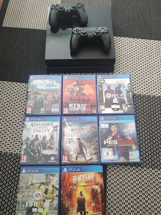Ps4 + 2 джойстика + 8 игри с. Кладница • OLX.bg