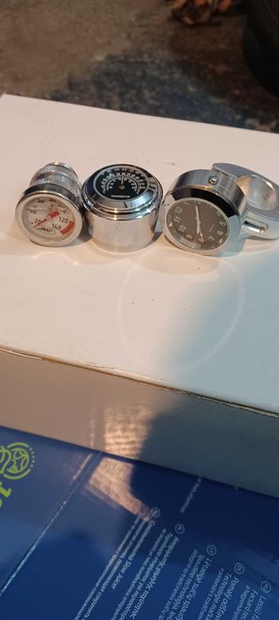 Ceas indicator temperatura ulei moto, termometru si ceas Ion Creanga ...